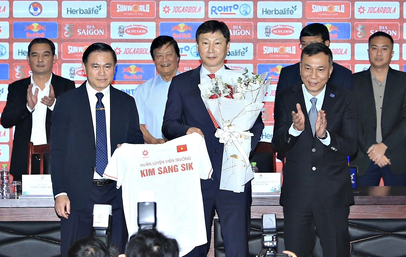 Lộ sơ đồ mới của HLV Kim Sang-sik ở tuyển Việt Nam