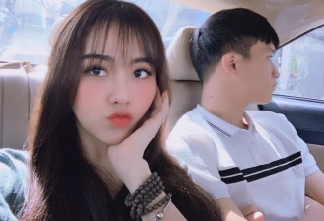 Bạn gái cũ Hoàng Đức nóng bỏng, khoe đường cong quyến rũ qua chiếc đầm không dây