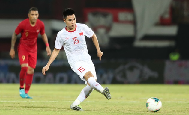 Nghi vấn tiền vệ Phạm Đức Huy hẹn hò với nữ MC nổi tiếng