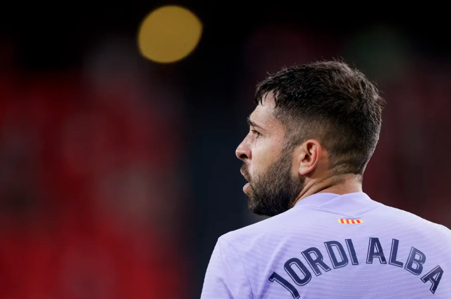 Barca gặp khó khăn, Alba làm điều ý nghĩa