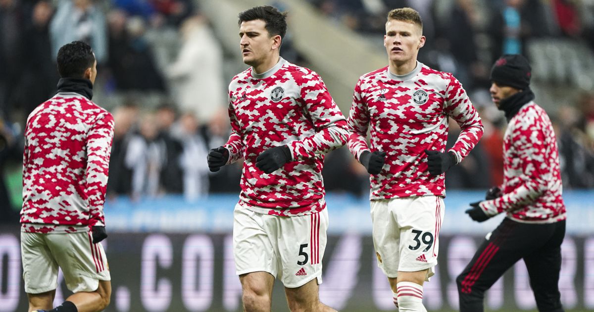 'Tôi 62 tuổi vẫn muốn đối đầu Maguire. Mọi tiền đạo đều ước vậy'