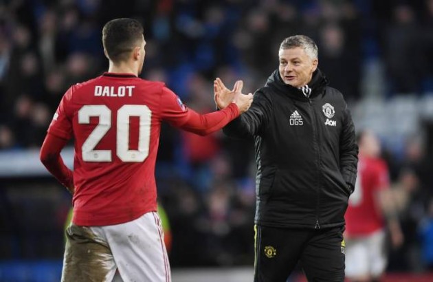 Dalot mất số áo yêu thích vì trung vệ của Man Utd
