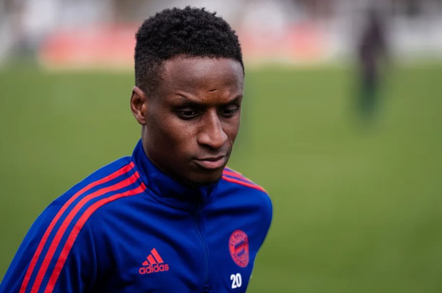 Sao Bayern phải tự bán mình khỏi CLB