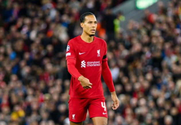 Van Dijk cần xấu xí hơn và ngừng làm bạn với đồng đội
