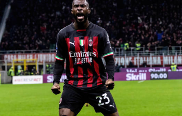 Tomori vừa chứng minh lý do xứng đáng hơn Maguire