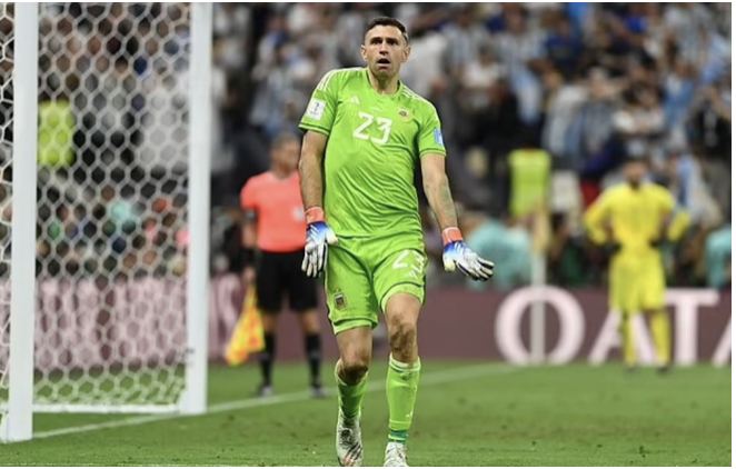 FIFA cấm thủ môn dùng tiểu xảo khi bắt penalty