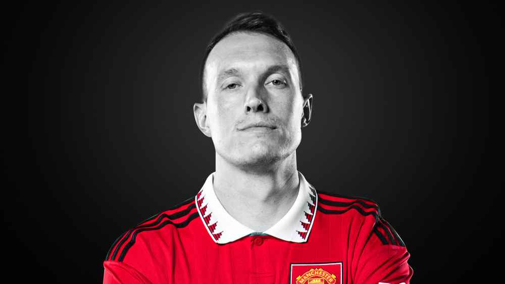 Man Utd chính thức gạch tên Phil Jones