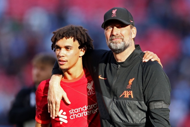 Đến lúc Liverpool làm mới Alexander-Arnold?