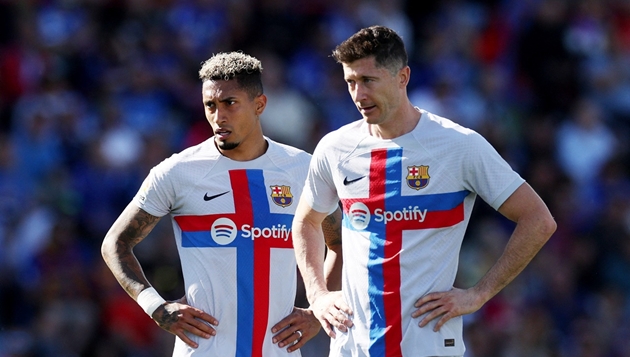 Barcelona đang lê lết đến vạch đích