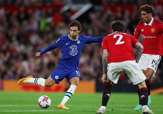 Chelsea khiến Neville bất ngờ về Felix