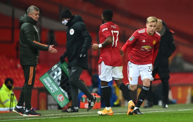 Xác nhận! Thời điểm Fred và Van de Beek rời Man Utd