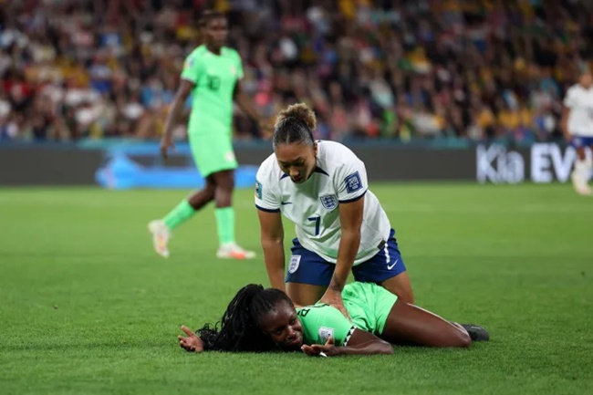 Toàn cảnh em gái Reece James gợi nhớ khoảnh khắc kinh điển của Rooney