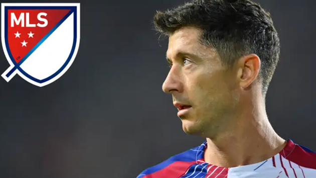 Lewandowski 'đắt show' trên TTCN