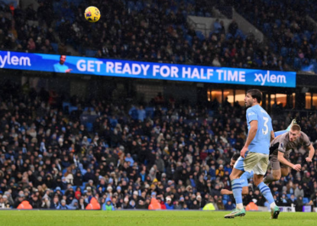 Man City lại hòa, Carragher và Keane cùng dự đoán đội vô địch