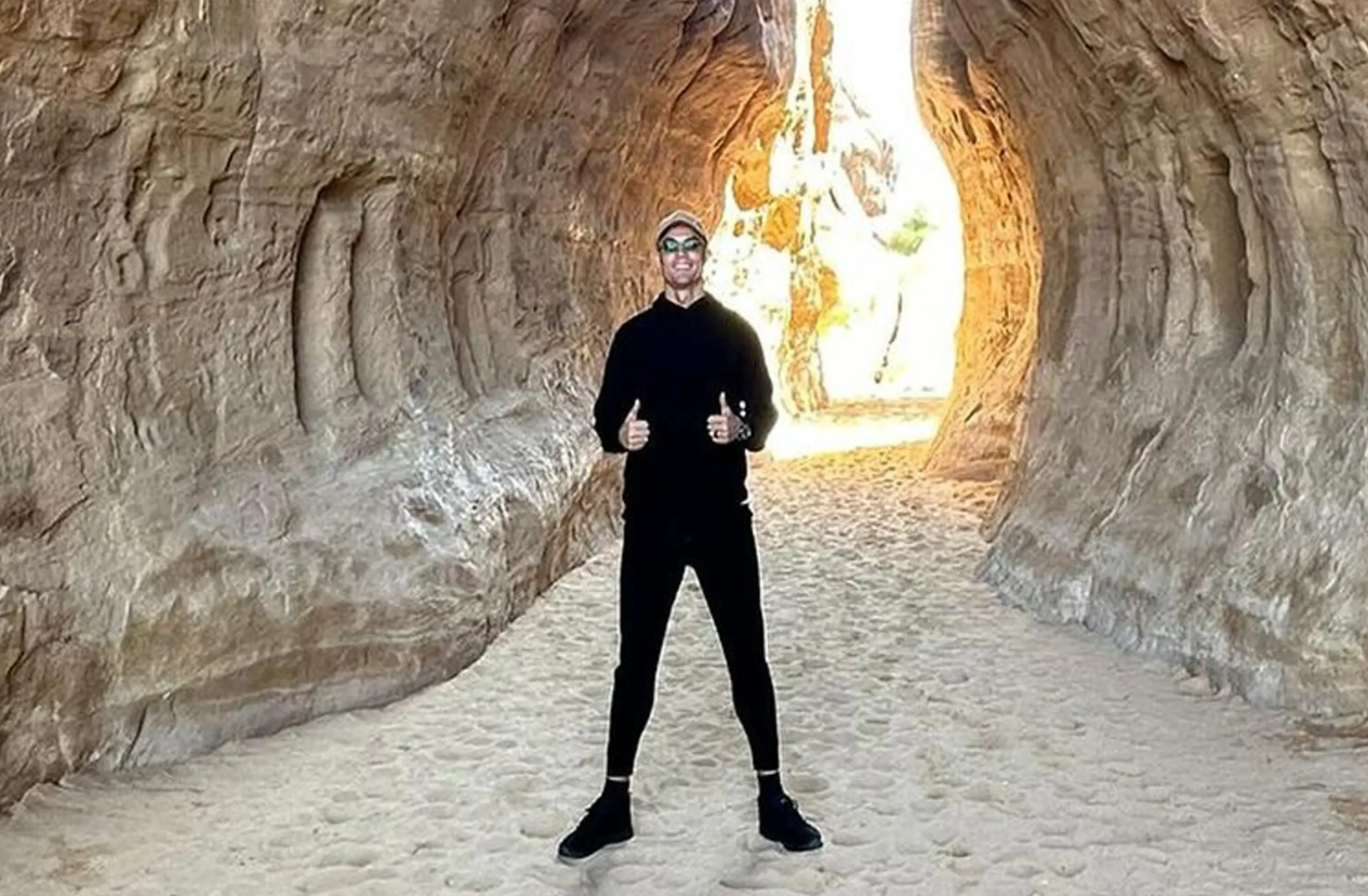 Ronaldo tận hưởng chuyến tham quan Ả Rập