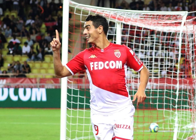 Ben Yedder tỏa sáng bất chấp sự xuất hiện của cựu sao Arsenal