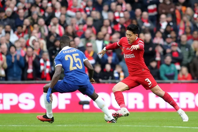 Endo khiến bộ đôi bom tấn của Chelsea cùi gằm