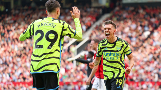 Trossard: “Arsenal đã gặp rắc rối với Man United”