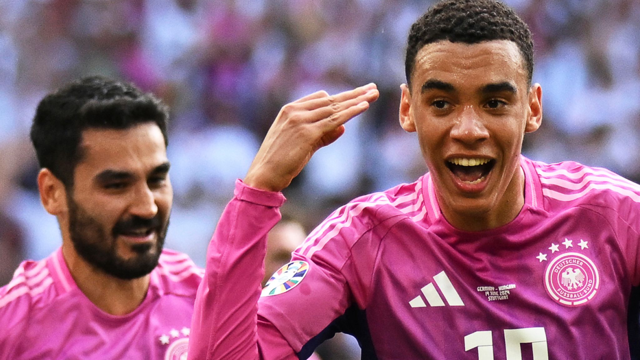 Ý nghĩa phong cách ăn mừng bàn thắng của Musiala