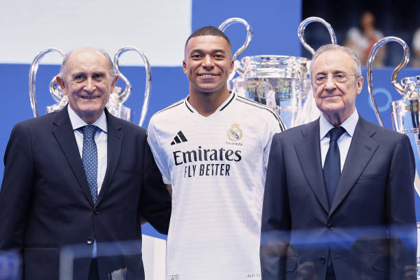 Sau Mbappe, chữ ký đình đám thứ 3 của Real sẽ khiến Man City nóng mặt