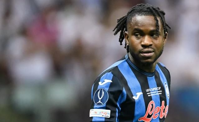 Ademola Lookman bị loại khỏi đội hình giữa tin đồn đến M.U