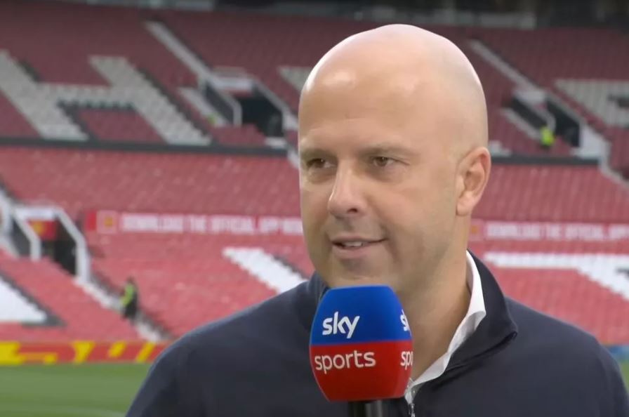 Cách Arne Slot 'đọc vị' Erik ten Hag