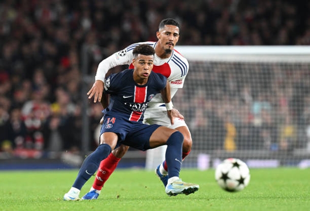 Arsenal 2-0 PSG: Song sát lên tiếng; Đẳng cấp hàng phòng ngự