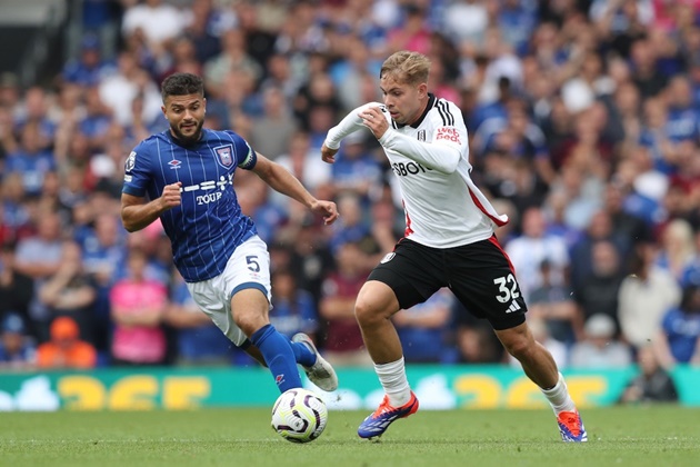 Arsenal có điều khoản mua lại Smith Rowe không?