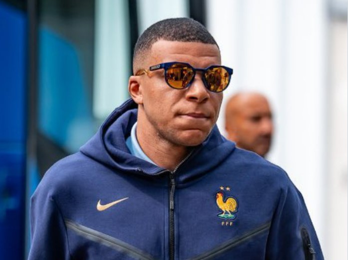 Mbappe xuất hiện ở hộp đêm khi được cho 'nghỉ phép'