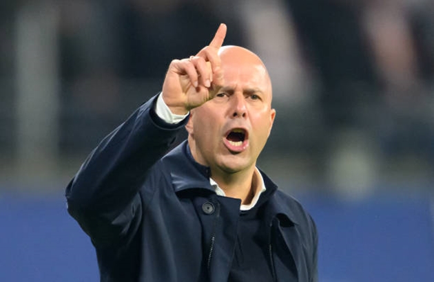 Arne Slot nói thẳng trình độ của Arsenal