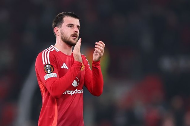 Mason Mount gửi thông điệp tri ân Van Nistelrooy