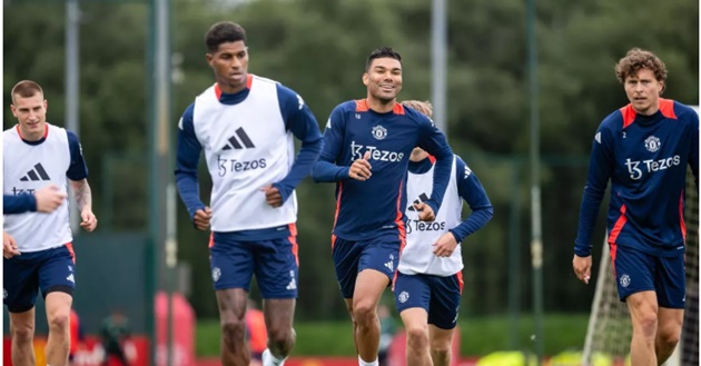 Neville chê bai hành động của Rashford và Casemiro