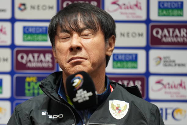 Cổ động viên Indonesia tấn công Tommy Welly vì mỉa mai Shin Tae-yong