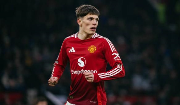 NÓNG! M.U ra giá bán Garnacho