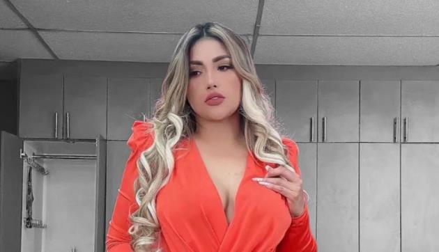 MC Kathy Valencia gây sốt với chiếc váy táo bạo tại sự kiện bóng đá ở ...