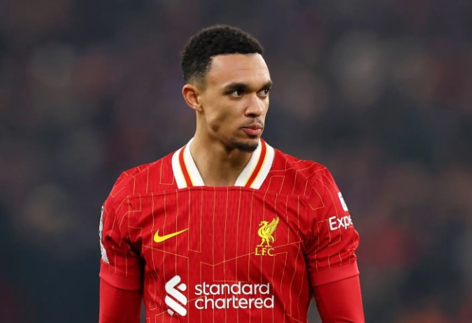 Khả năng chuyền bóng của Trent Alexander-Arnold có vẻ còn gượng gạo