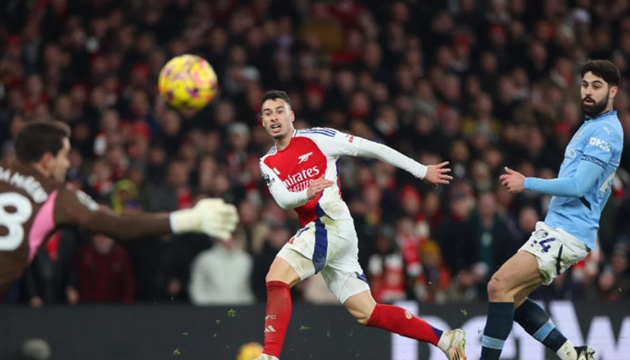 Bán cầu thủ được so sánh với Ronaldo, Arsenal nên cân nhắc