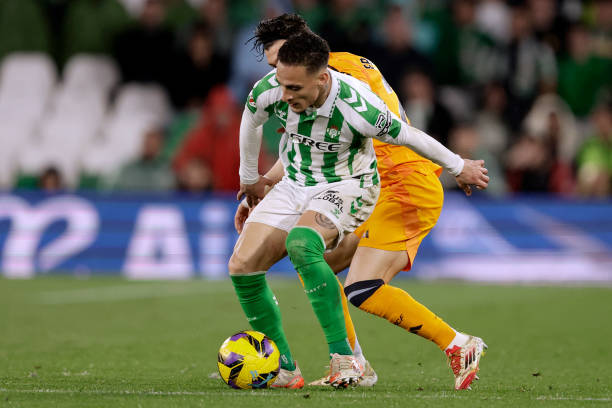 Antony hay, nhưng còn kém ảo thuật gia của Real Betis
