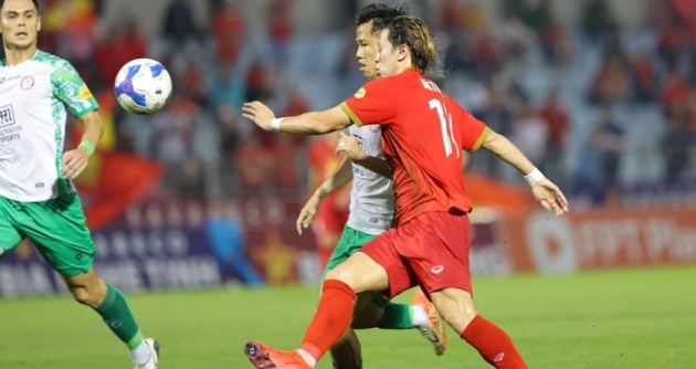 Viktor Lê phải giữ đôi chân trên mặt đất