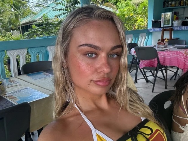 Connie Grace: Bạn gái Cole Palmer đốt mắt với bikini ở Caribbean