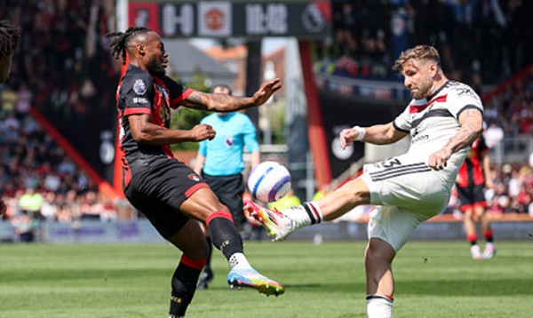 Màn trở lại thảm họa của Luke Shaw trong trận MU hòa Bournemouth