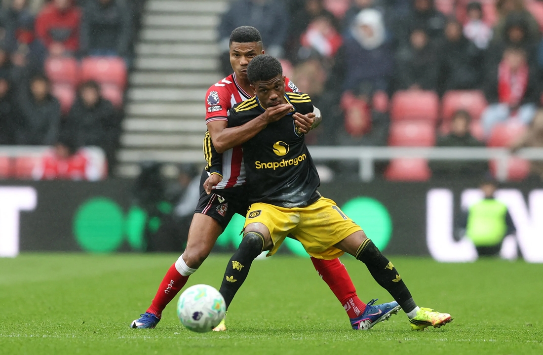 Chuyên gia chê tuyến giữa MU lép vế trước Sunderland