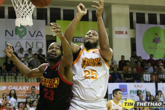 Cận cảnh những pha va chạm “nảy lửa” của Miller và Joly