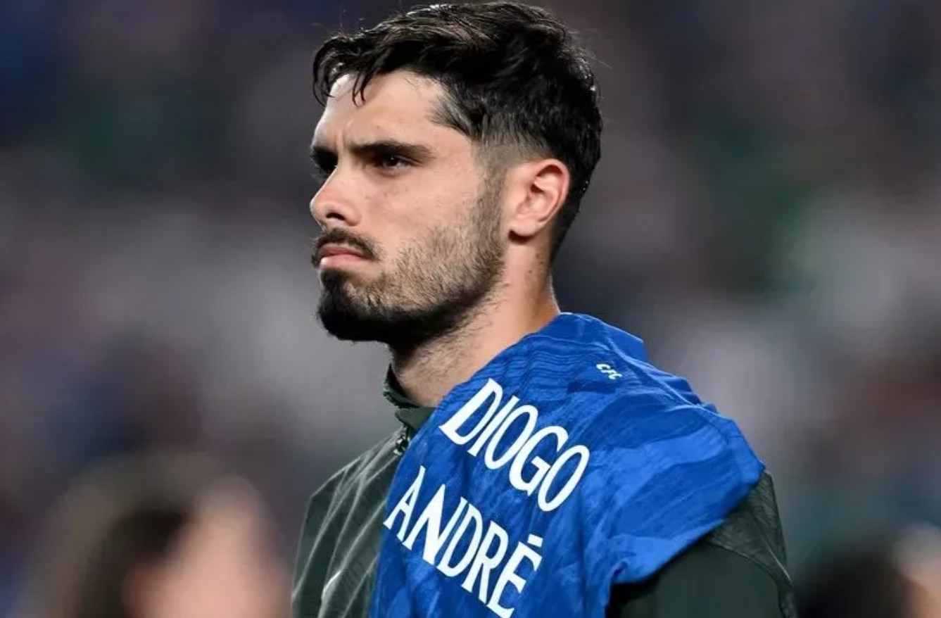Pedro Neto cùng đồng đội trân trọng vinh danh Diogo Jota và Andre Silva