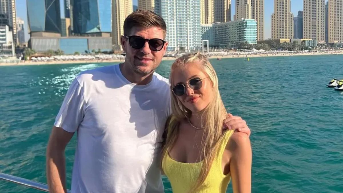 Steven Gerrard vui mừng đón cháu đầu lòng của ái nữ Lilly-Ella