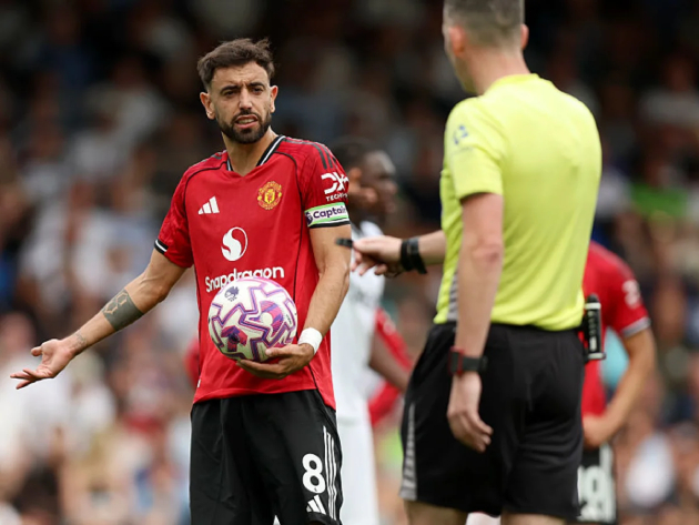 Tranh cãi nảy lửa vì VAR trong trận Fulham hòa Man Utd ở Ngoại hạng Anh