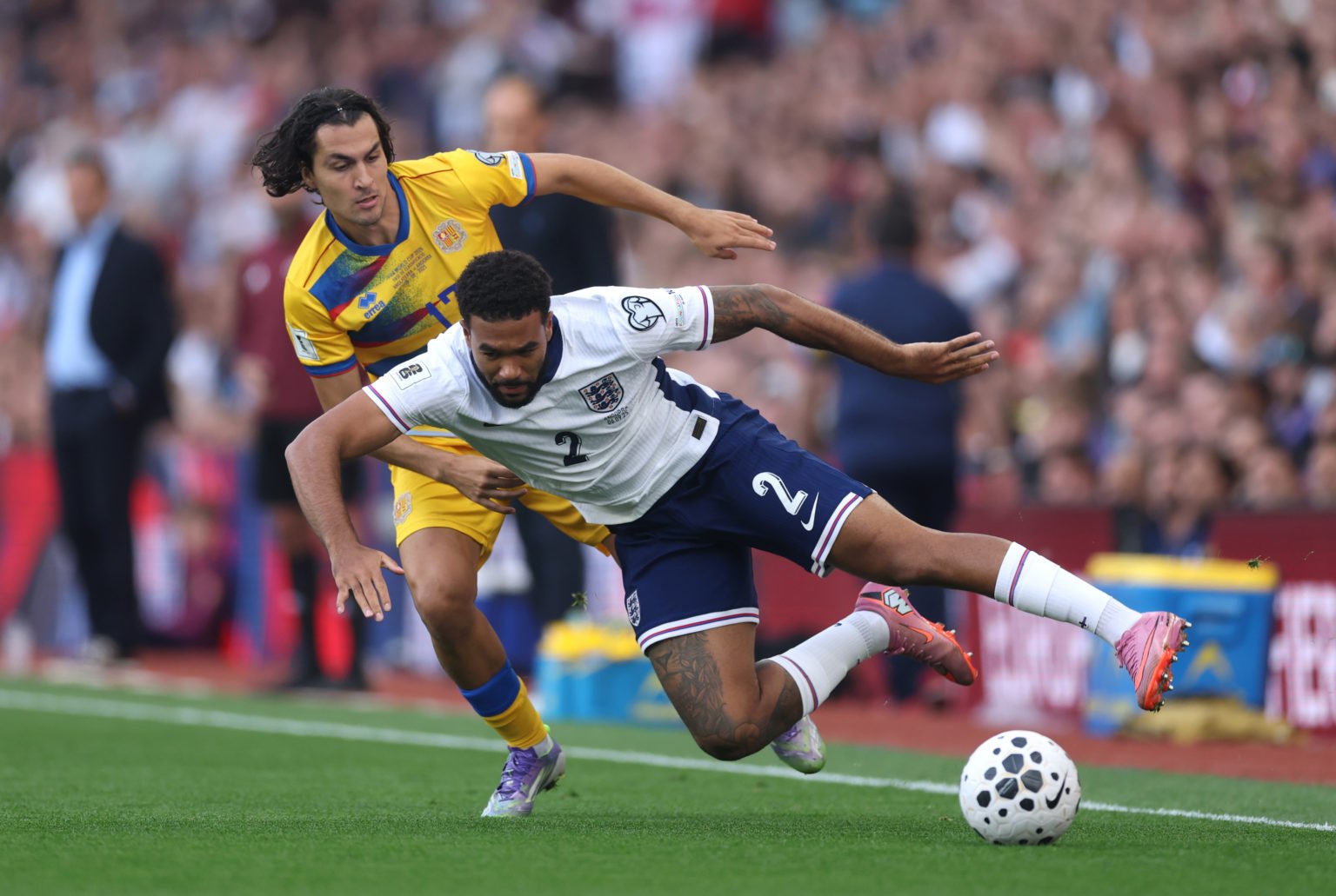 Reece James nhận được sự ủng hộ mạnh mẽ từ Roy Keane và Ian Wright