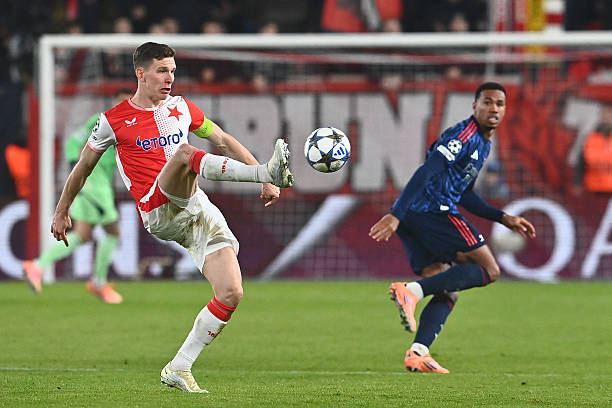 Lukas Provod không hài lòng với cách Arsenal giành chiến thắng trên sân ...