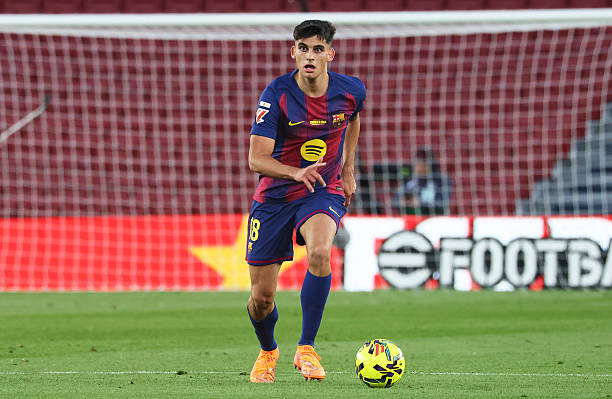 Gerard Martin nghẹn ngào sau trận ra mắt Camp Nou