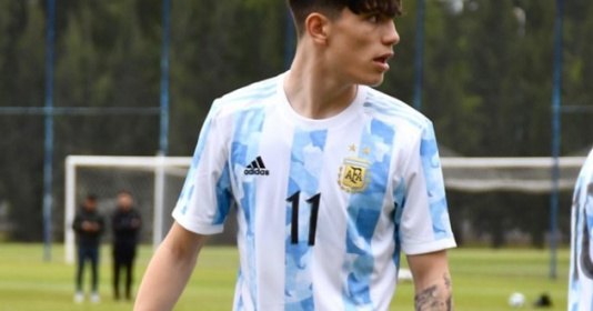 Thần tượng Ronaldo, Garnacho bị công kích dữ dội